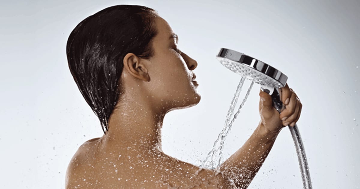 Waarom douchen vrouwen warmer dan mannen? | Margriet