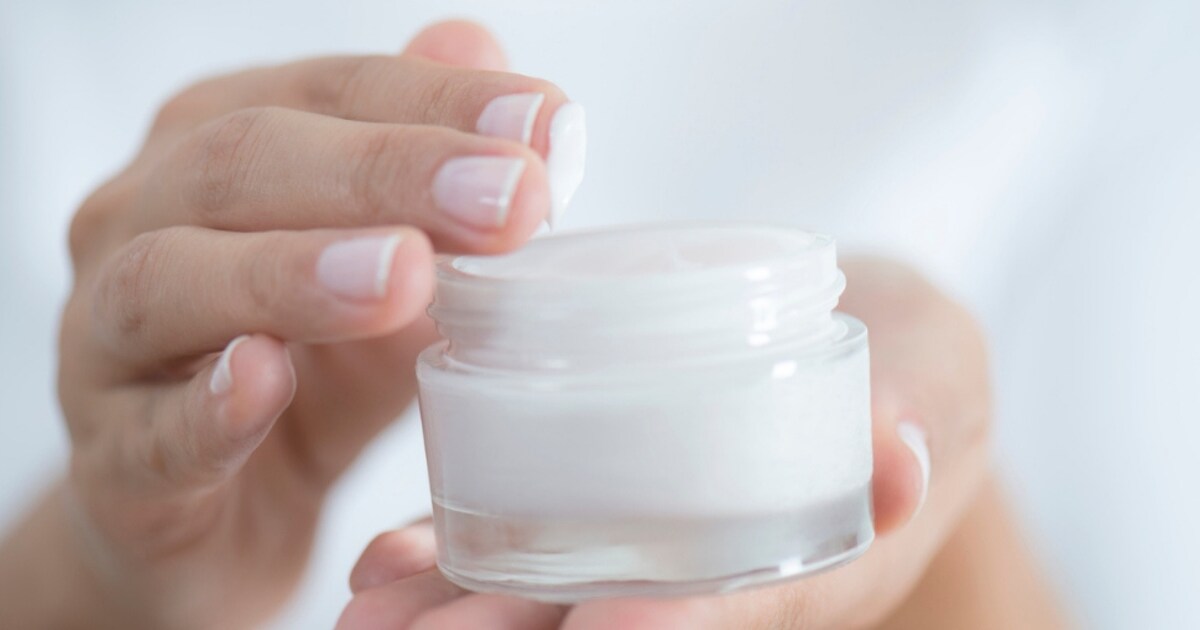 Aha! Dus zó gebruik je een serum of dagcrème op de juiste manier