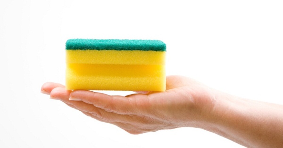 Lifehack: zó maak je een vieze spons schoon | Margriet