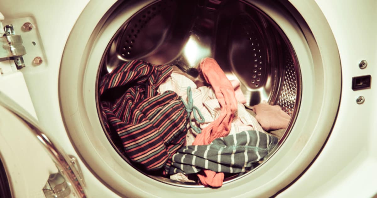 Kun je natte was een nachtje in de wasmachine laten zitten? | Margriet