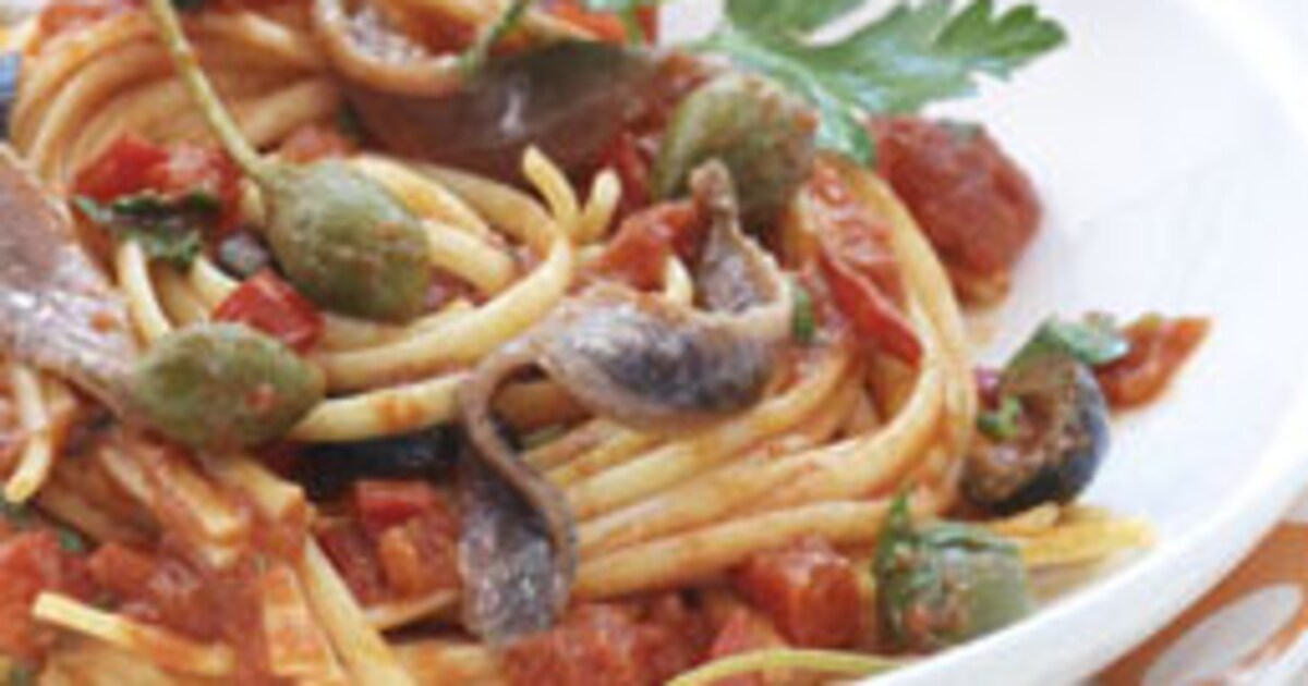 Colette’s recept: Pittige pasta met tomaat & ansjovis Eten - Margriet ...