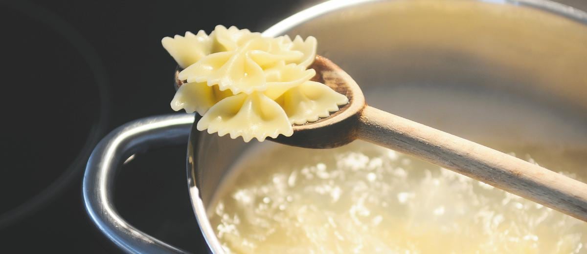 Waarom je gekookte pasta nooit moet afspoelen met water | Margriet ...