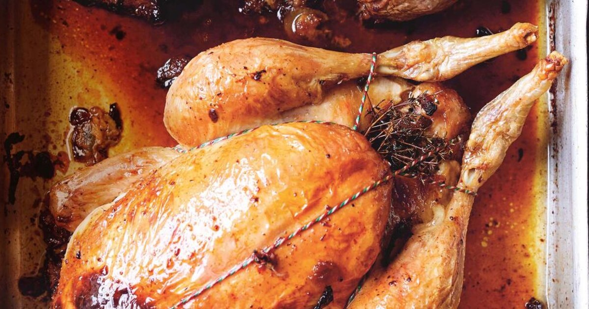 Mixed gebraad: buikspekrollade, gevulde kip en runderbovenbil ...