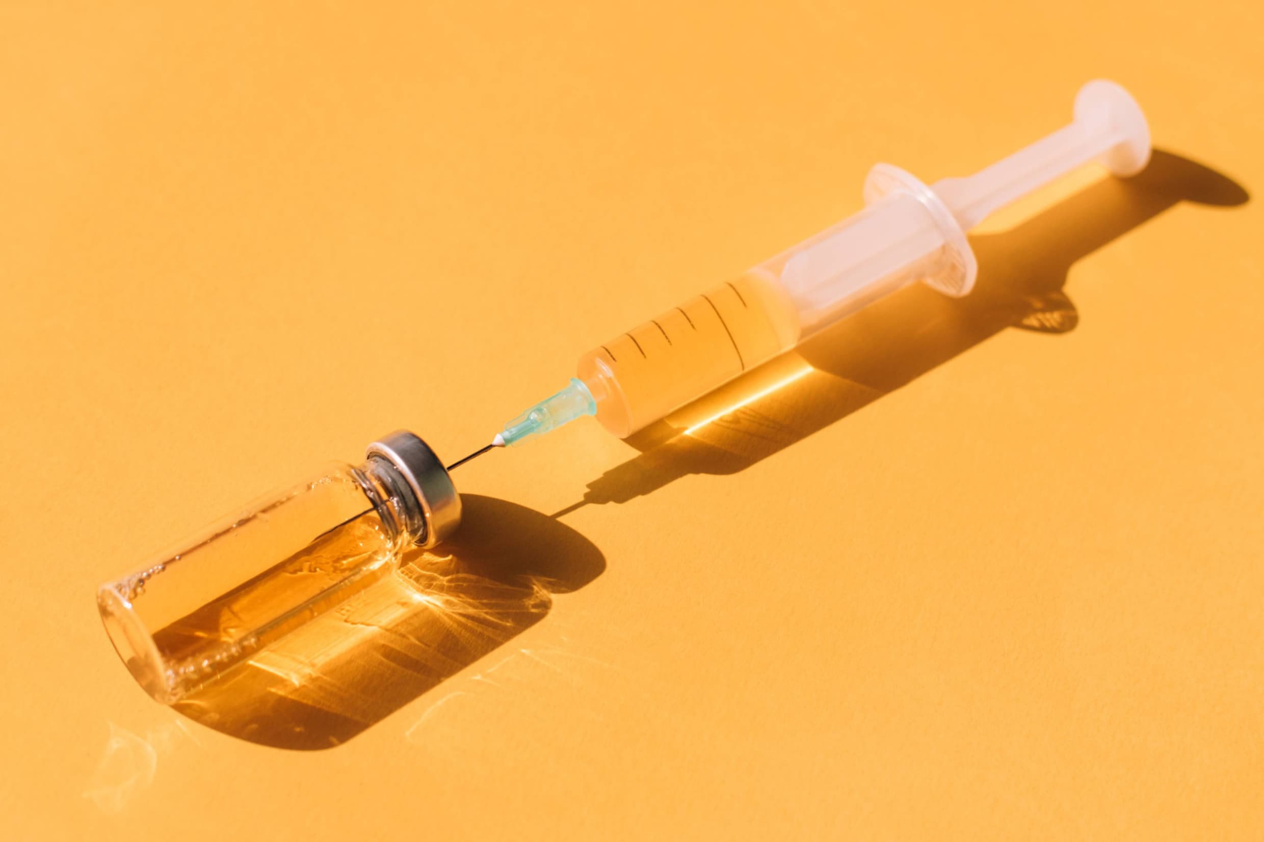 Waarom moet er twee weken tussen een coronavaccinatie en andere ...