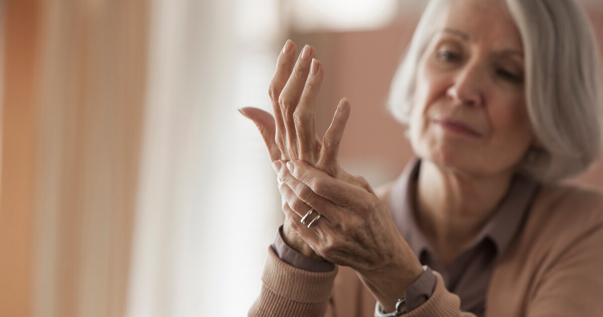 Dit kunnen 12 mogelijke oorzaken zijn van opgezwollen vingers | Margriet