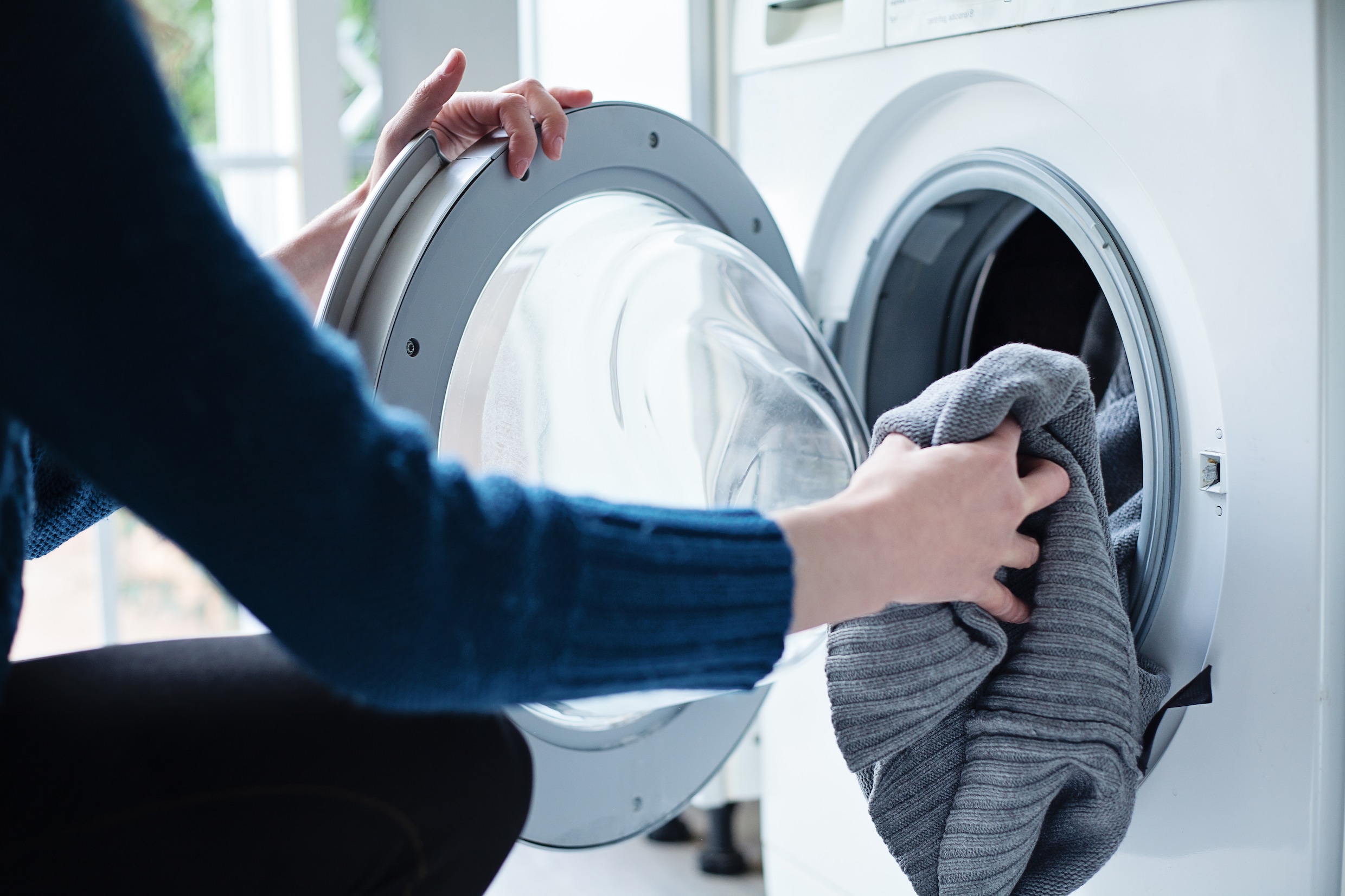 Probeer deze tips en middeltjes als je wasmachine stinkt | Margriet
