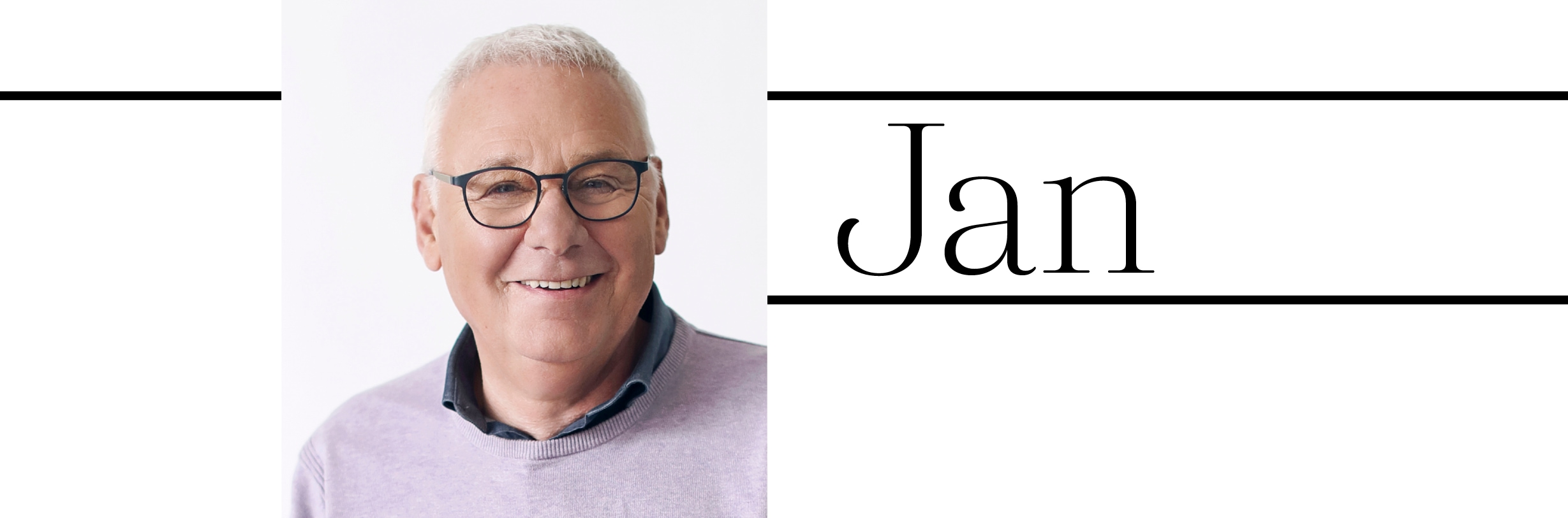 De vreemde kip liep recht op mij af, ging piepend tegen mijn been staan en keek me zenuwachtig ...