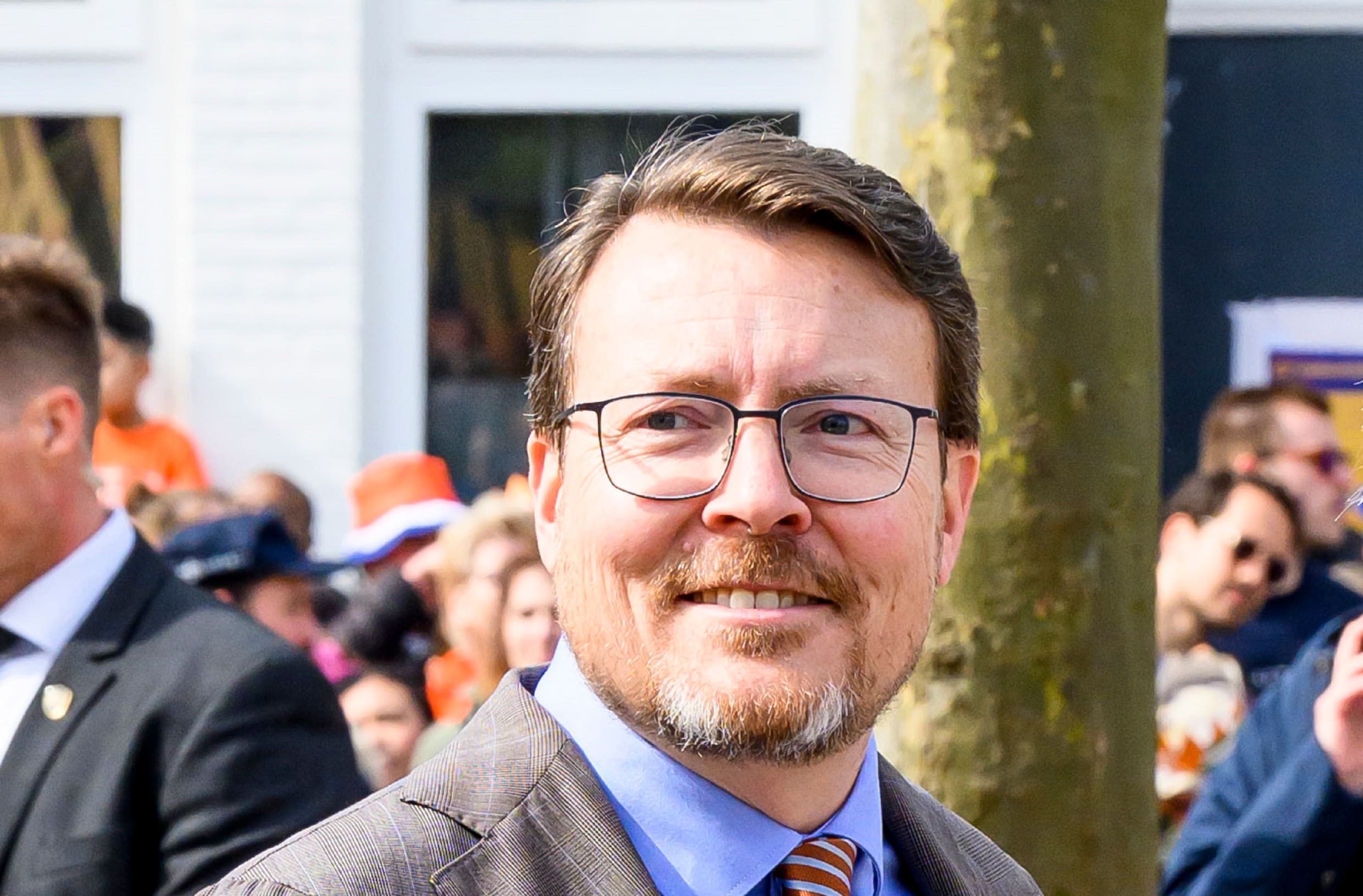 Prins Constantijn reageert op gravin Eloise die racisme corrigeerde ...