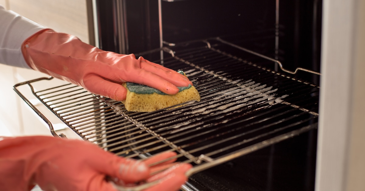Oven schoonmaken: met deze tips is het een klusje van niks | Margriet
