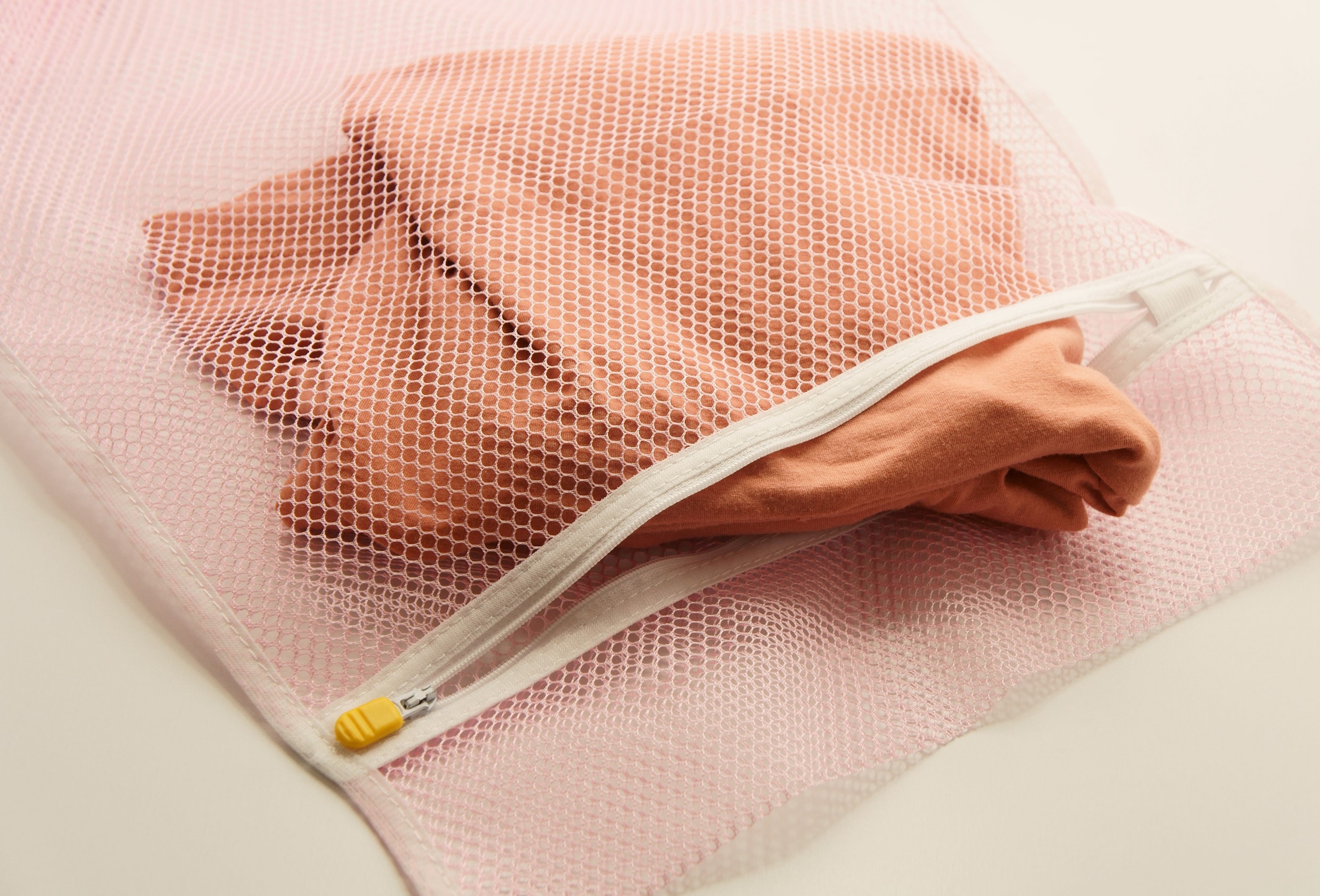 Dit is waarom je een waszak wilt gebruiken | Margriet