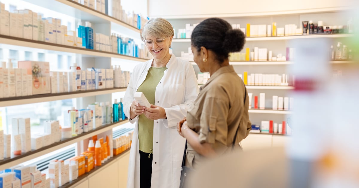 Dit is waarom je bij de apotheek betaalt voor uitleg over je medicatie | Margriet