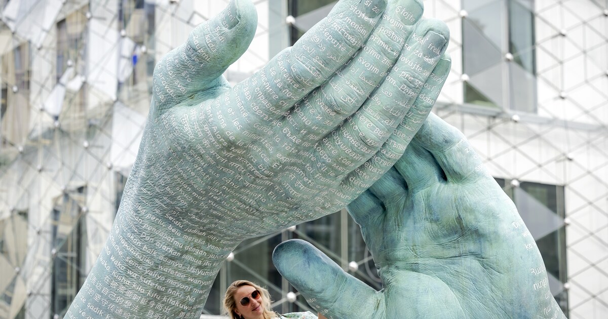 Ilona was bij de onthulling van het monument ter ere van Peter R. de ...