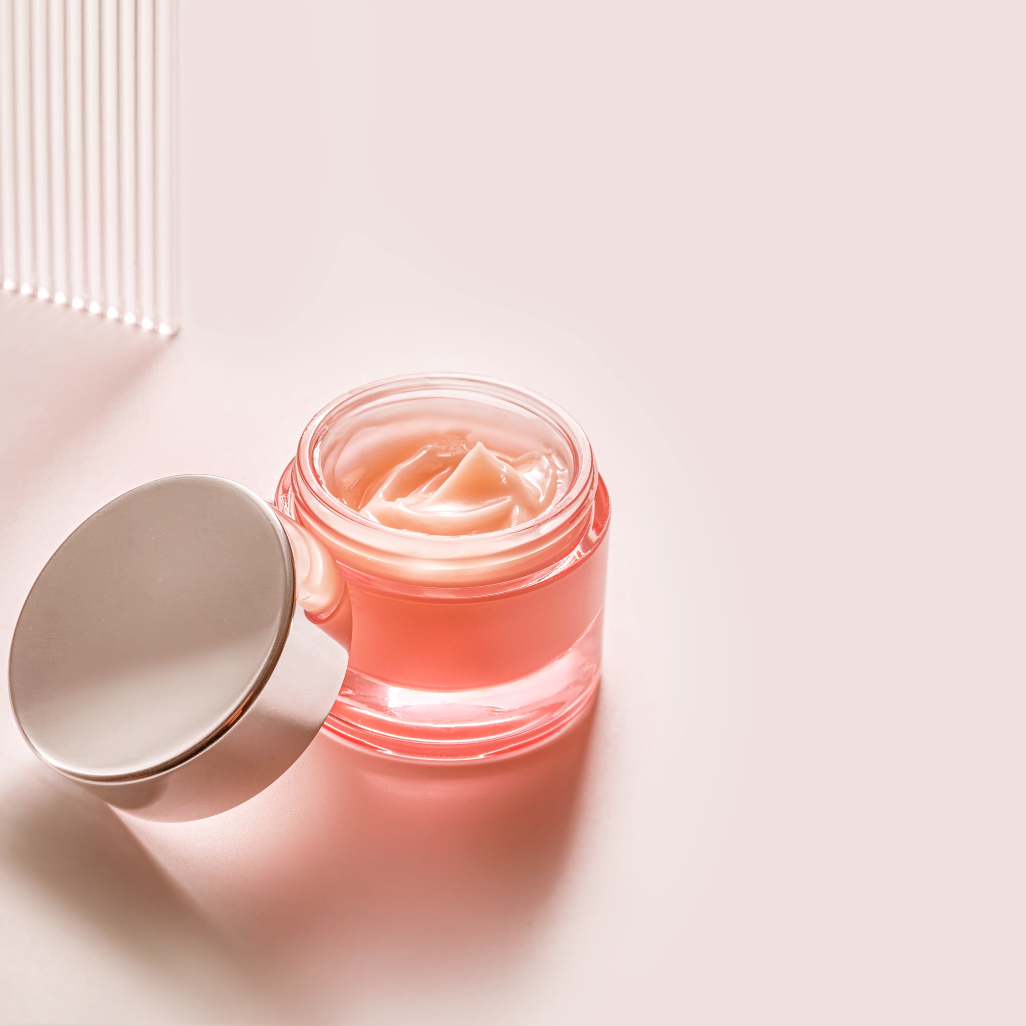 De meeste zonnebrandcrèmes bevatten microplastics: zo vermijd je ze