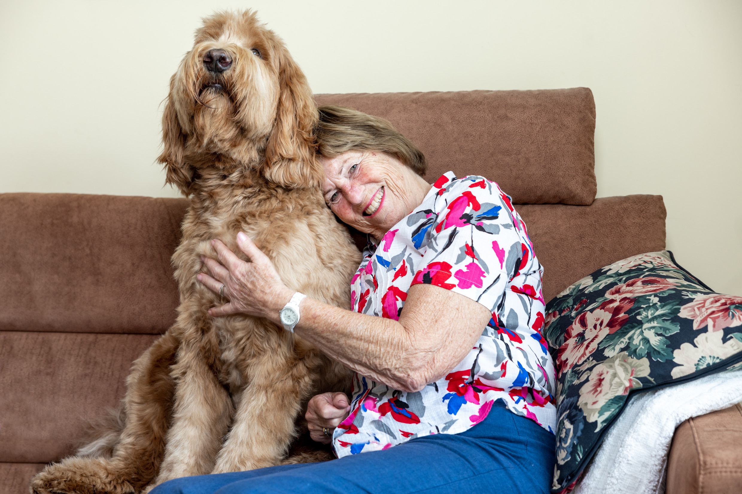 ‘Labradoodle Bob is mijn remedie tegen eenzaamheid’ | Margriet