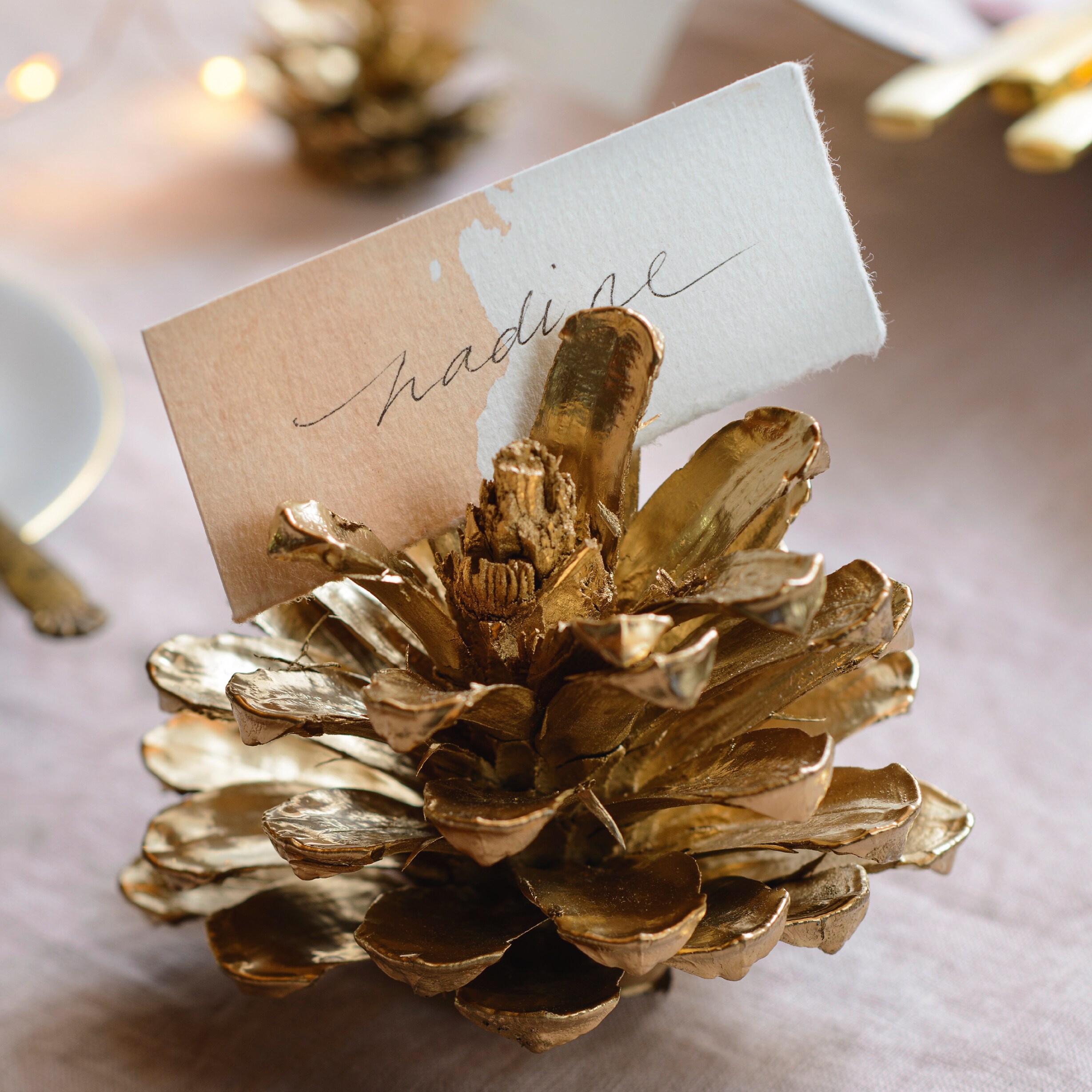 Doe het zelf: Zo maak je creatieve naamkaartjes voor de kersttafel ...