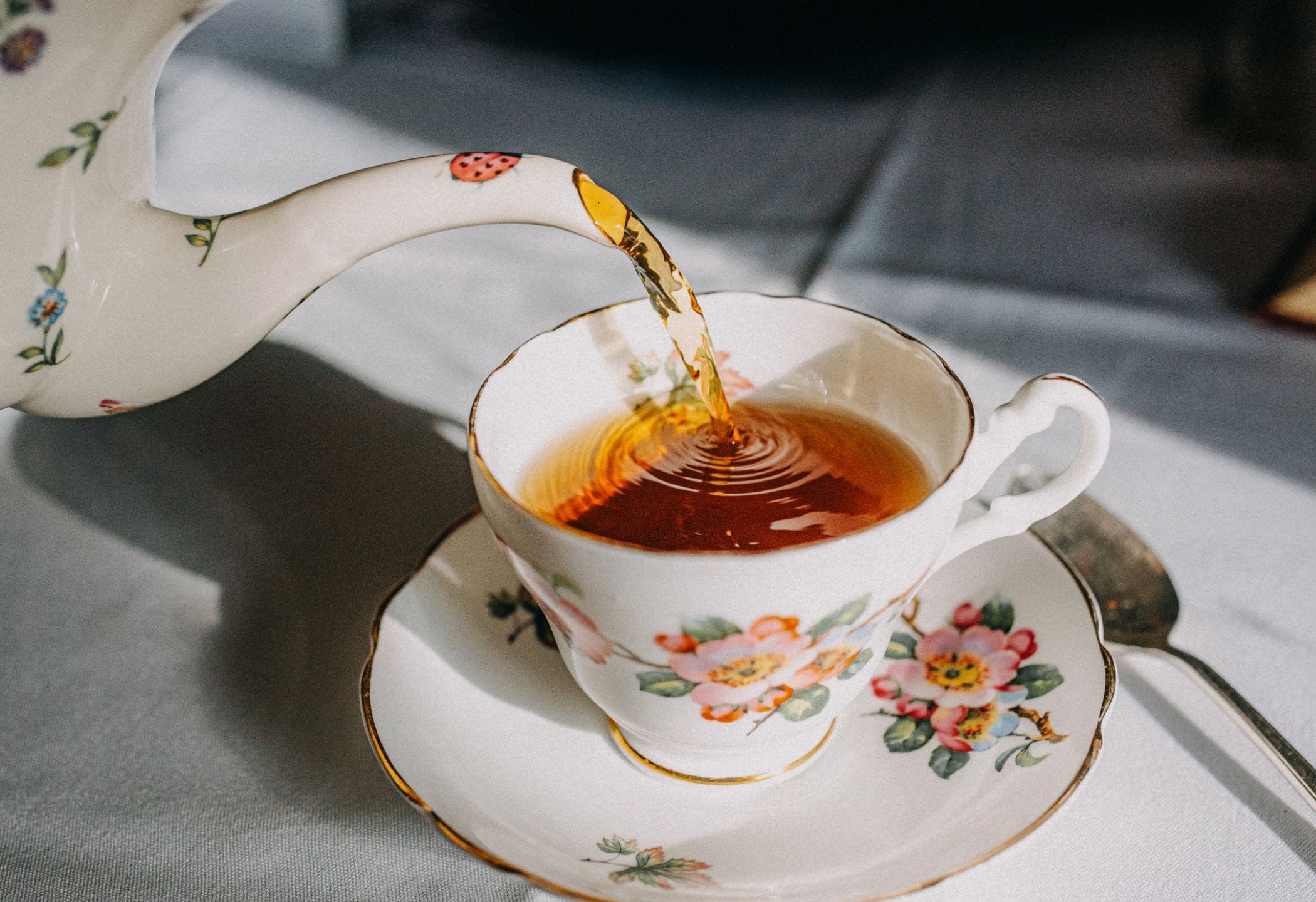 Onderzoek: dagelijks een paar kopjes zwarte thee drinken verkleint de ...