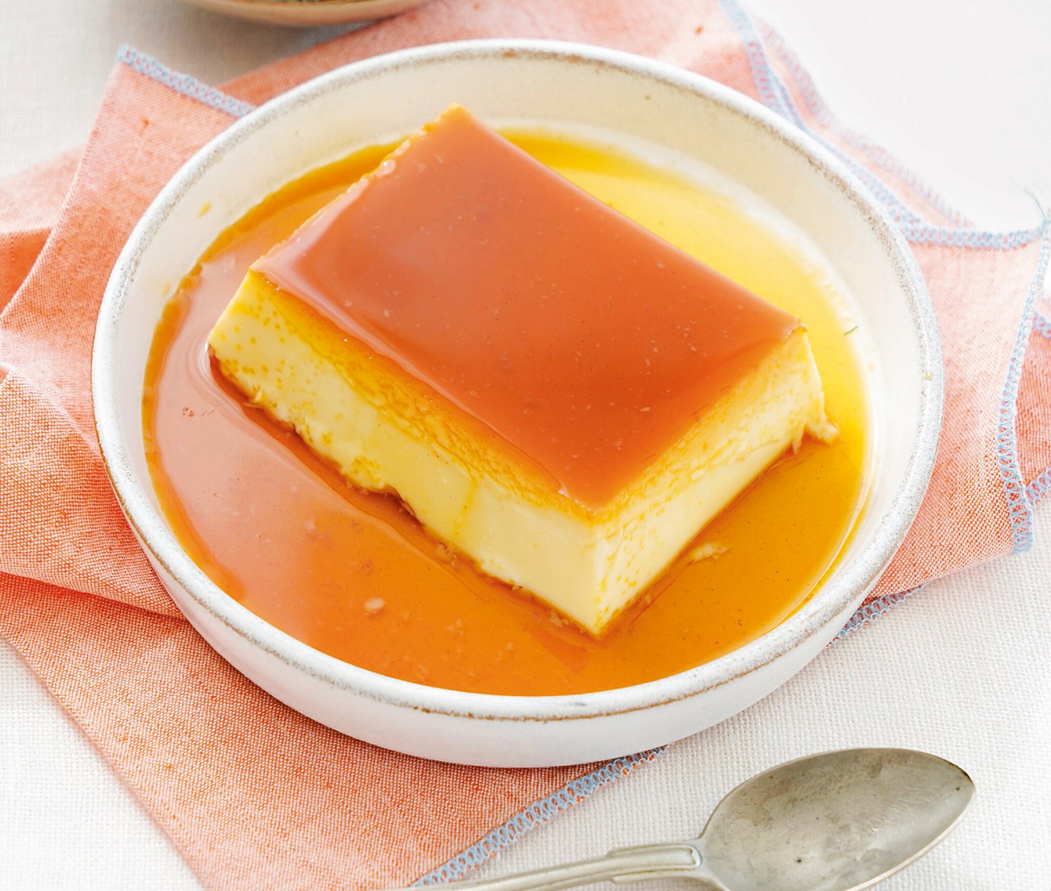 Deze flan is net wat romiger door het gebruik van gecondenseerde melk