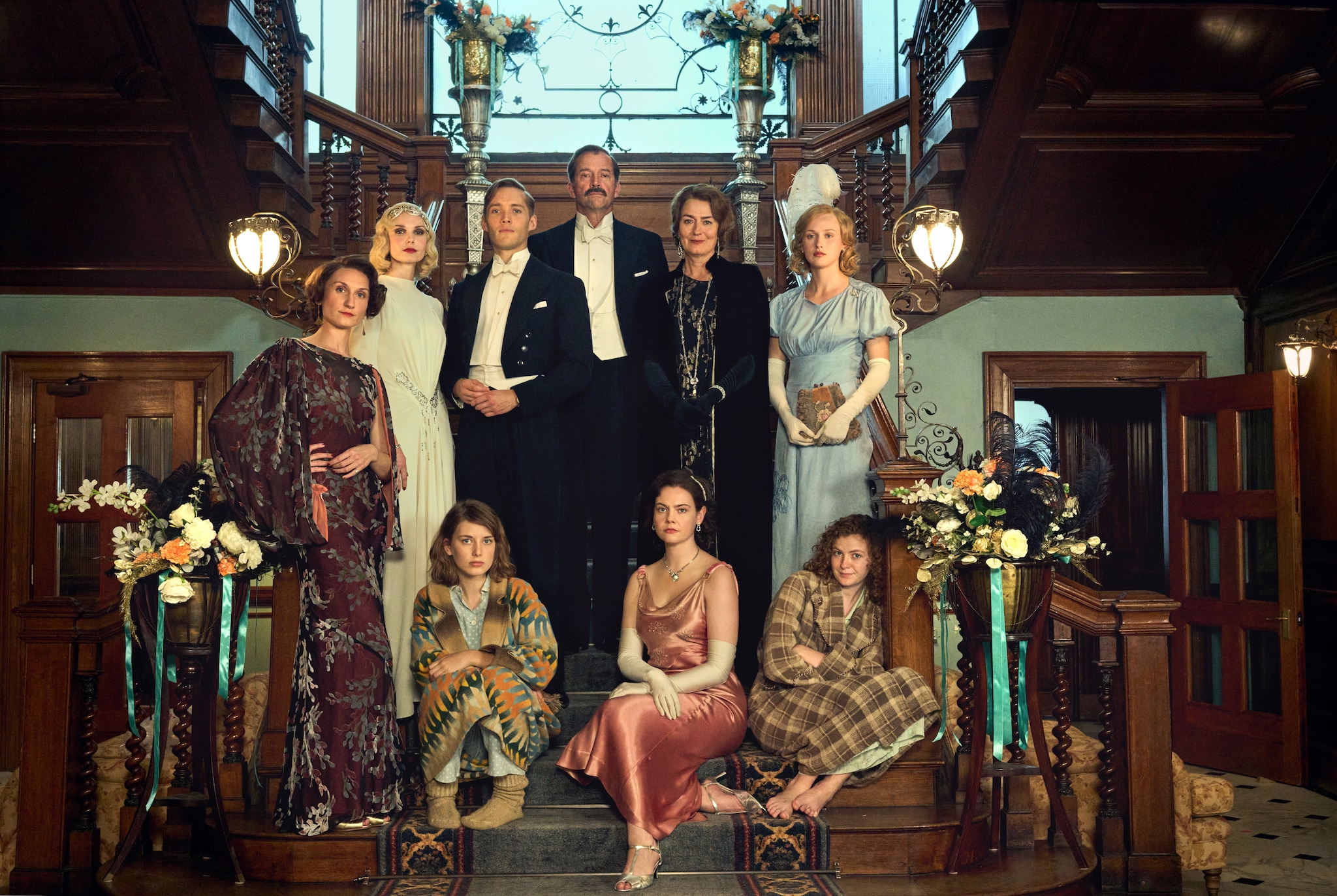 Een relatie met Hitler? Nieuwe serie over de Mitford zussen