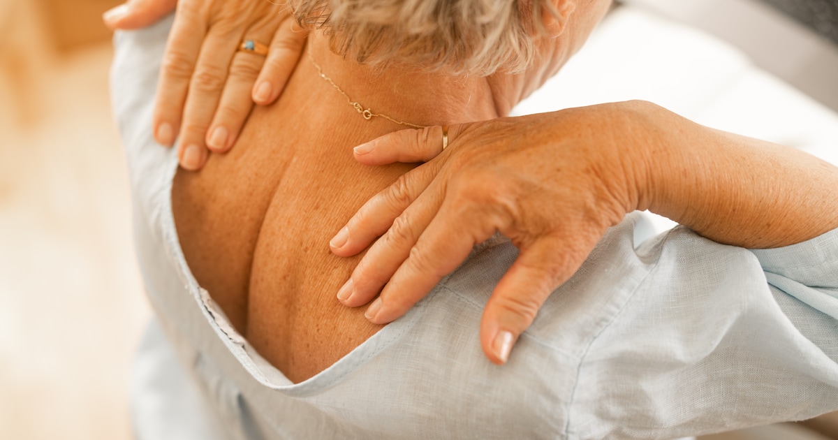 Weduwe bult: zo ontstaat een bolling in de nek (en dit kun je eraan ...