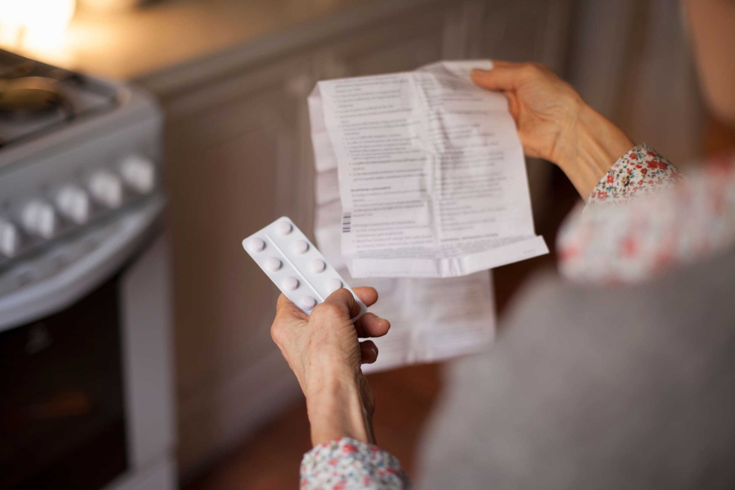 Dit is waarom je altijd de bijsluiter van medicijnen wil blijven lezen ...