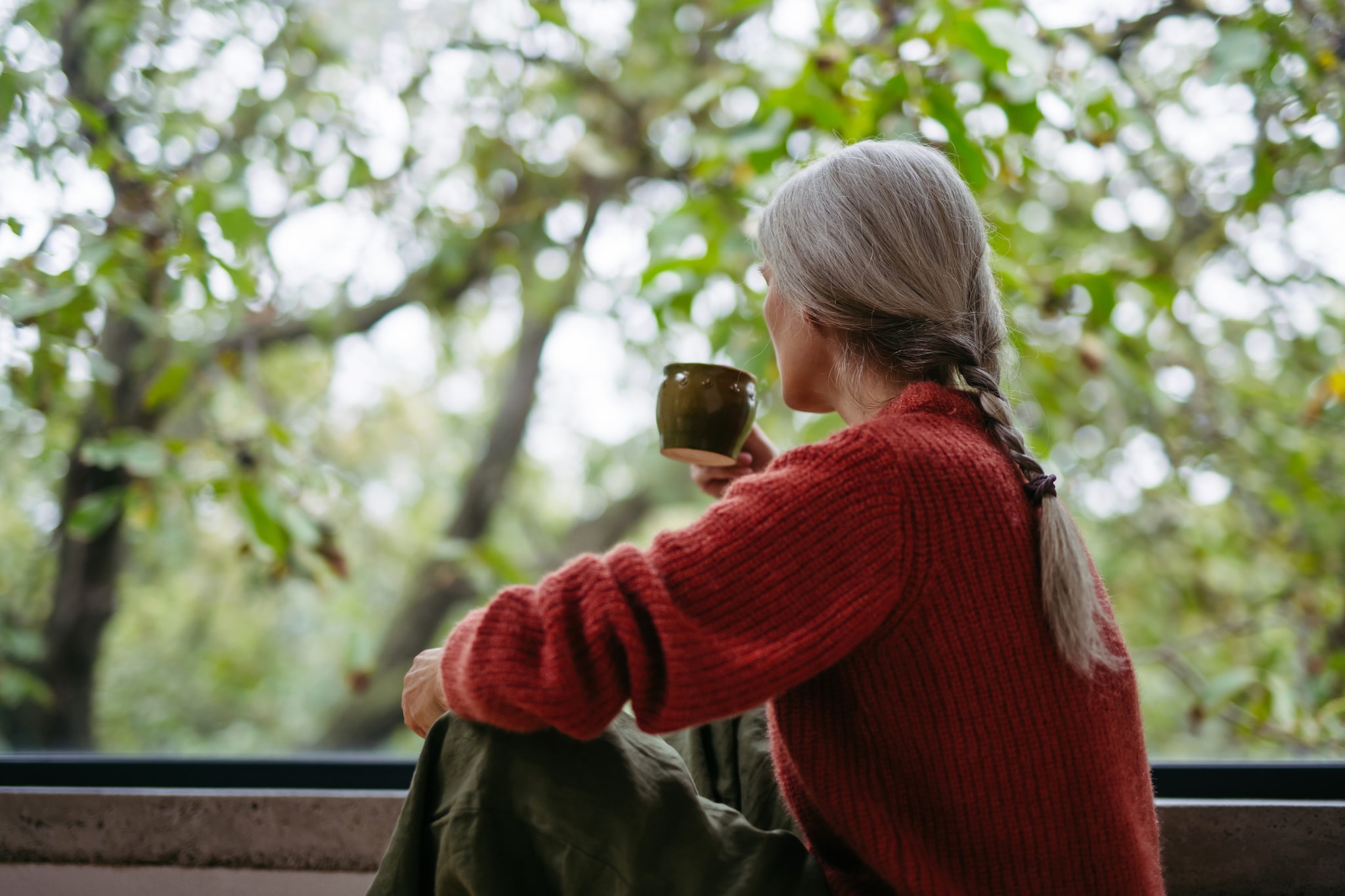 Sonja (57): ‘Mijn dochter raakte via een datingsite verstrikt in geld ...